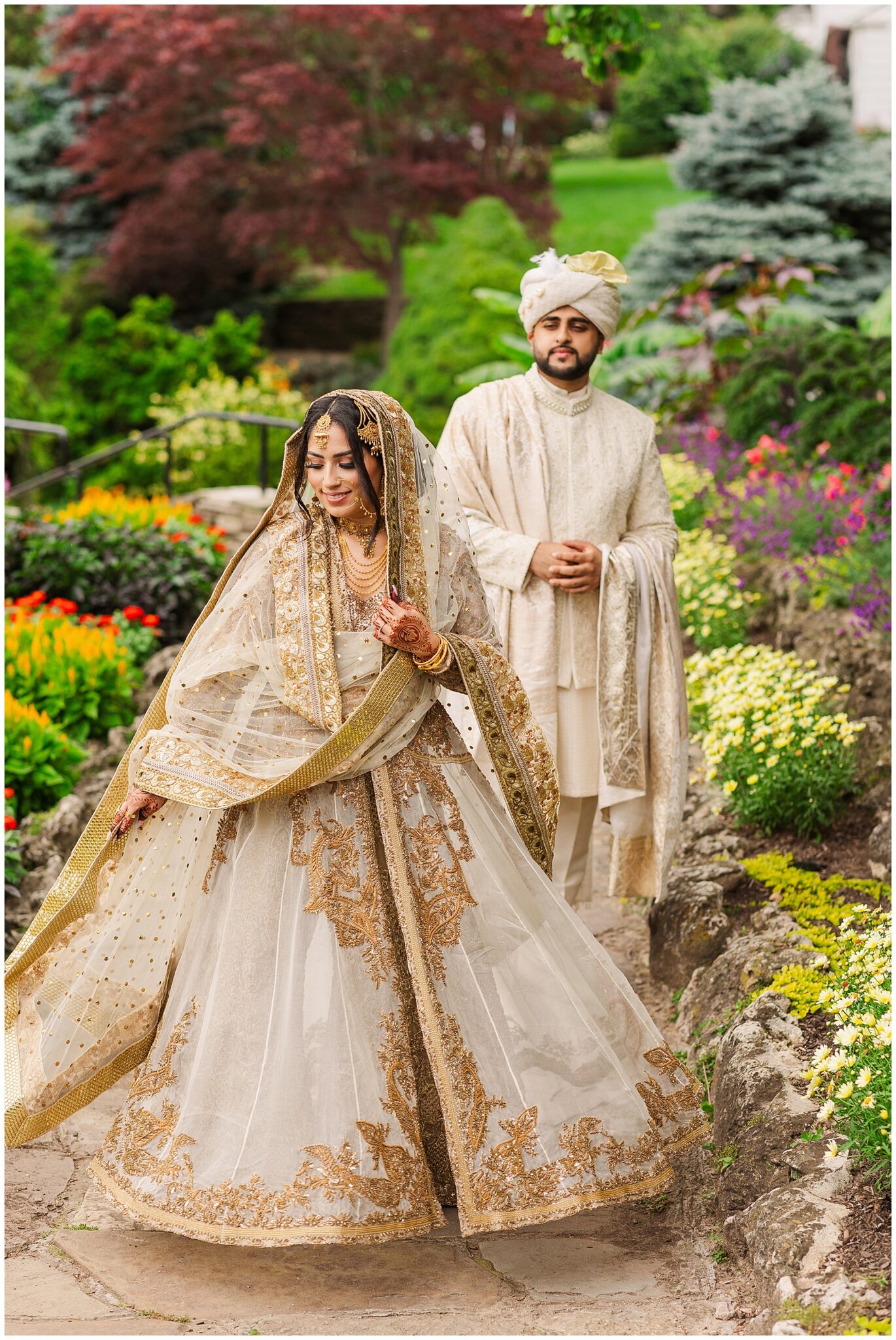 Halal Posing Ideas for Muslim Couples • Qurrat A'yun Studios